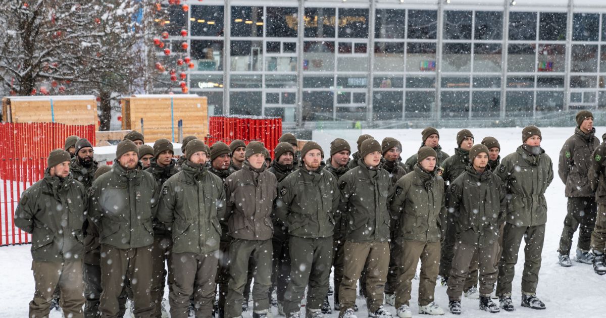 Soldiers rally at the Streif finish line